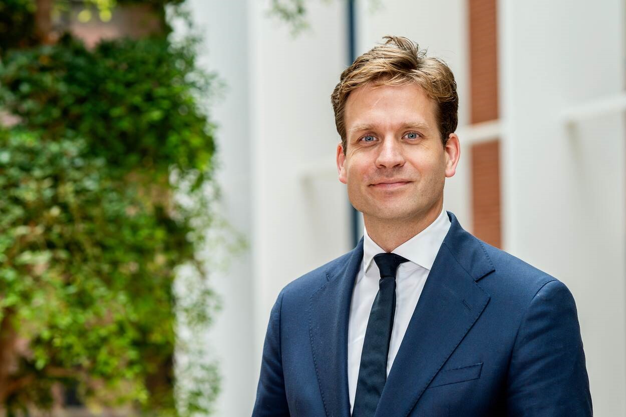 Staatssecretaris Karremans steunt jubileumdoel Volwassenenfonds Sport ...